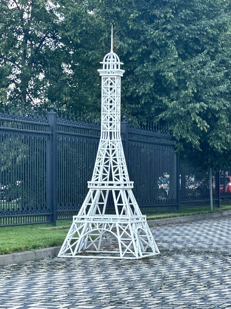 Dekorasyon ve süsleme, onur panosu Эйфелева башня, Lipetsk, foto
