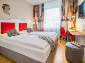 Jufa Hotel Salzburg (Josef-Preis-Allee No:18, Wals-Siezenheim), otel  Salzburg'dan