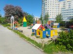Playground (Sverdlovsk Region, Yekaterinburg, Tsentralniy Urban Housing District), oyun alanı  Yekaterinburg'dan