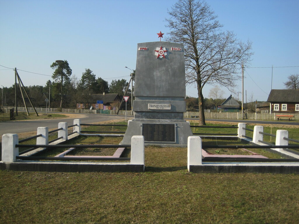 Anıt, heykel Братская могила, Brestskaya oblastı, foto