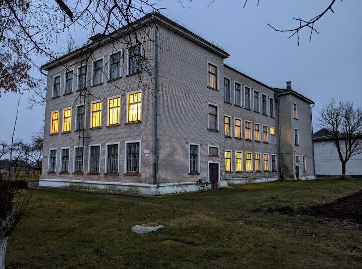Ortaokul Srednyaya shkola Pervomayskaya Guo, Grodnenskaya oblastı, foto