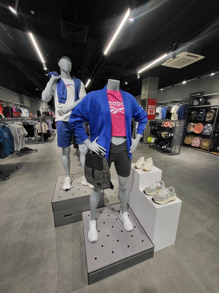 Spor giyim ve ayakkabı SneakerBox, Moskova, foto