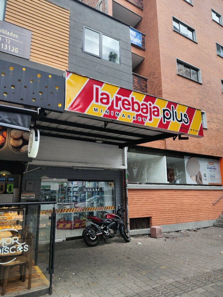 Eczaneler The Discount Plus, Medellin, foto