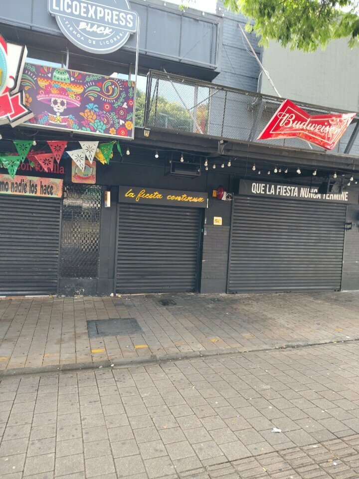 Bar The Party Continues, Medellin, foto