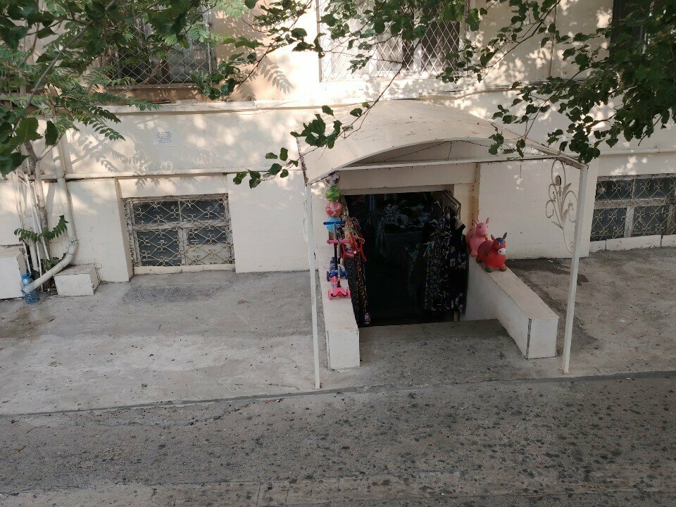 Çocuk mağazaları Geyim ve ayaqqabi, qarishiq mallar, Bakü, foto