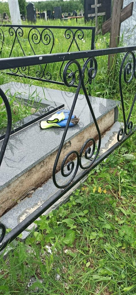 Heykel ve mezarlık taşı üreticileri Pamyatniki, Berezniki, foto