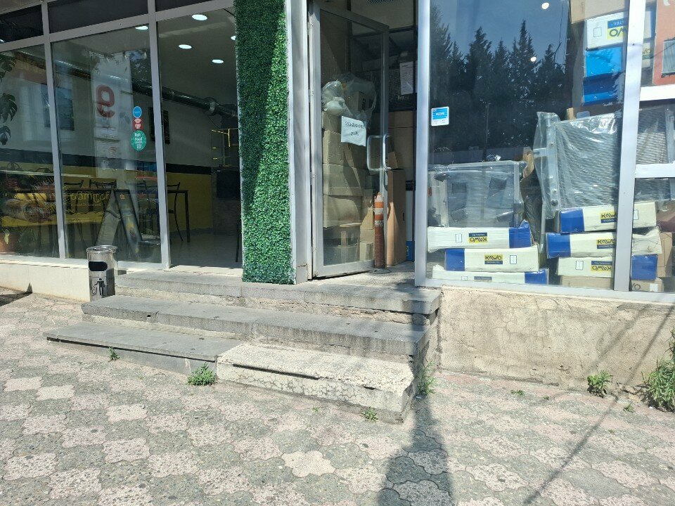 Araba radyatörü რადიატორები, Tiflis, foto
