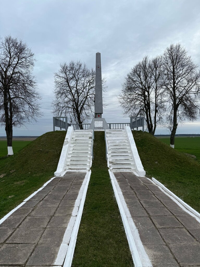 Anıt, heykel Погибшему экипажу танка Т-34, Gomelskaya oblastı, foto