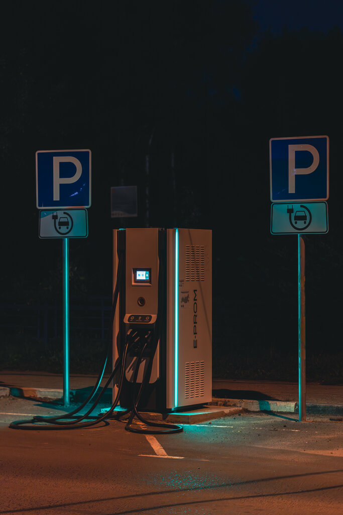 Elektrikli oto şarj istasyonları Станция зарядки электромобилей, Tver, foto