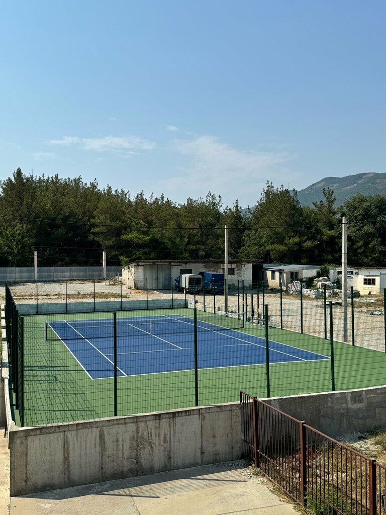 Tenis kortu Feta, Gelencik, foto