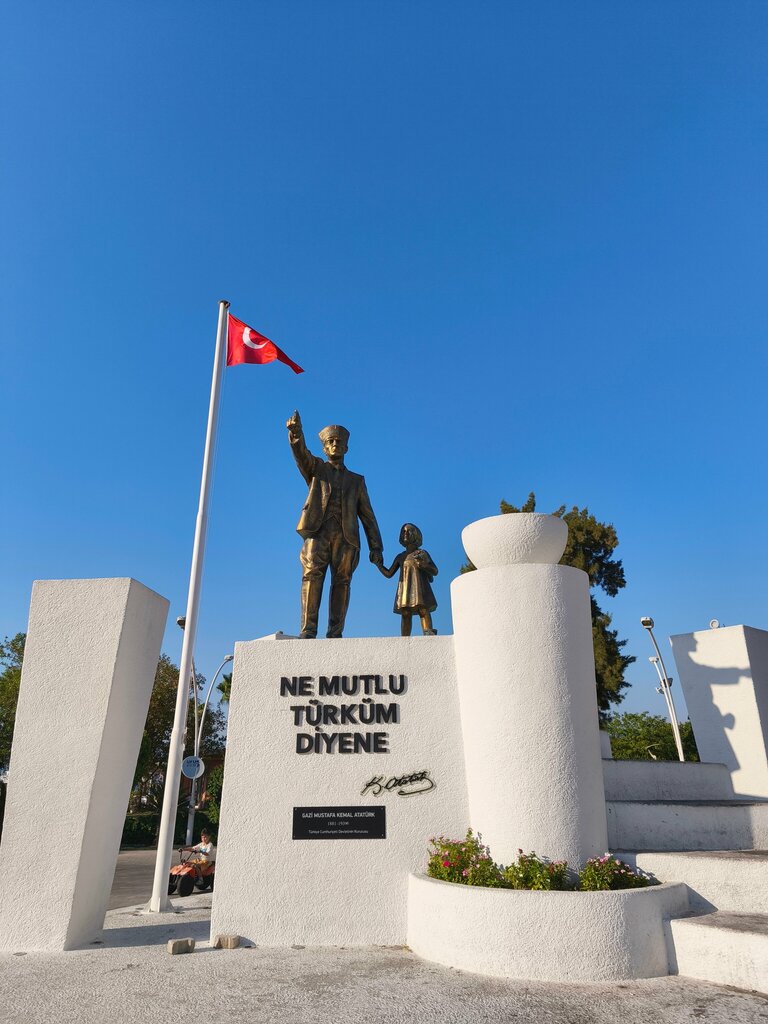 Anıt, heykel Atatürk Heykeli, Fethiye, foto