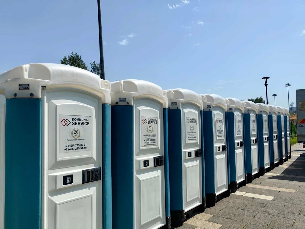 Seyyar tuvaletler Kommunall Servise, Krasnogorsk, foto