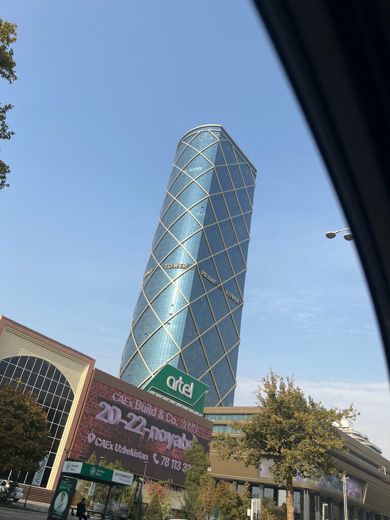 Alışveriş merkezleri Piramit Mall, Taşkent, foto