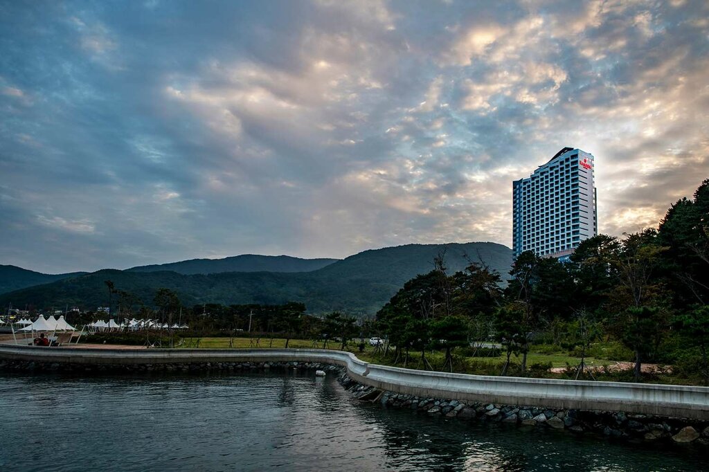 Otel Ramada Suites by Wyndham Geoje, Güney Gyeongsang İli, foto