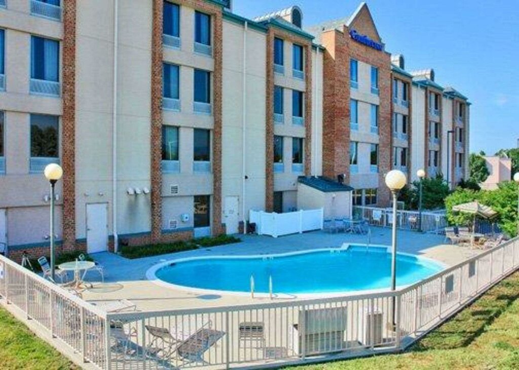 Otel Comfort Inn Airport, Virginia, foto