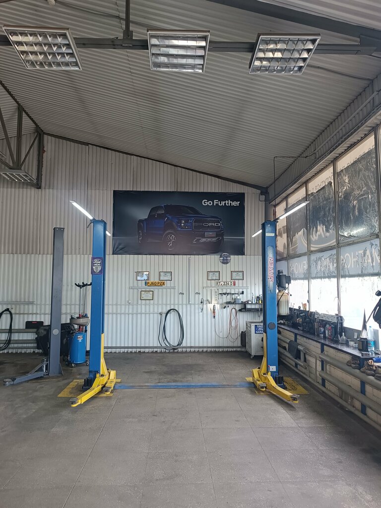 Otomobil servisi Ford, Engels, foto