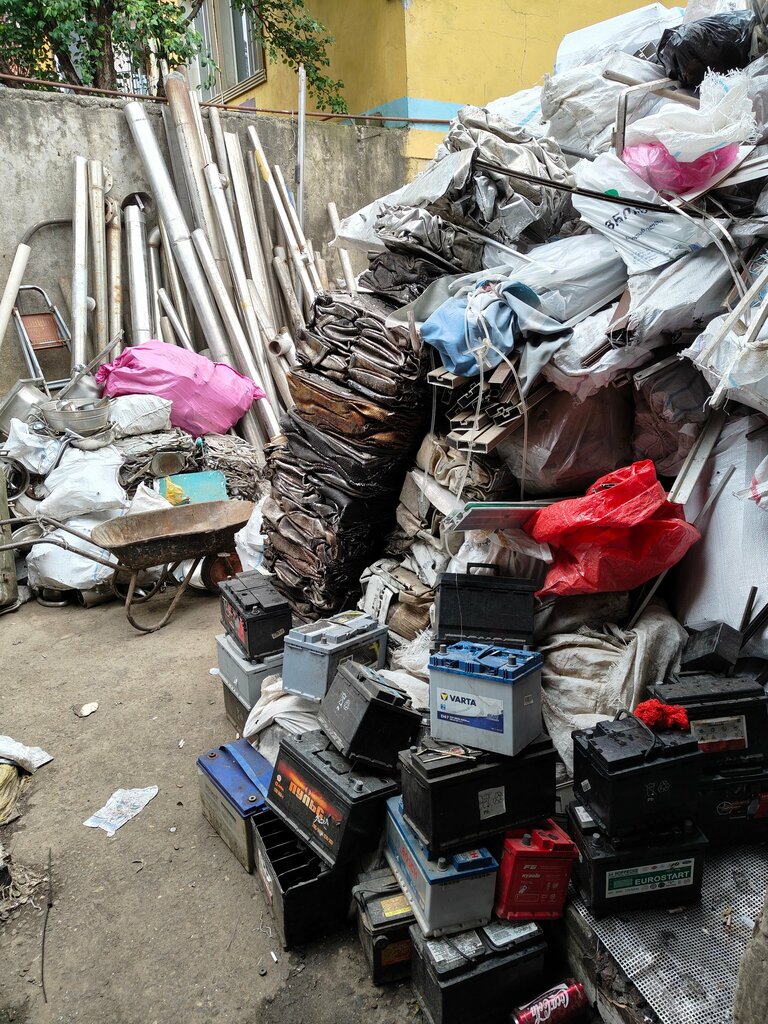 Geri dönüşüm maddeleri Scrap metal collection, Batum, foto