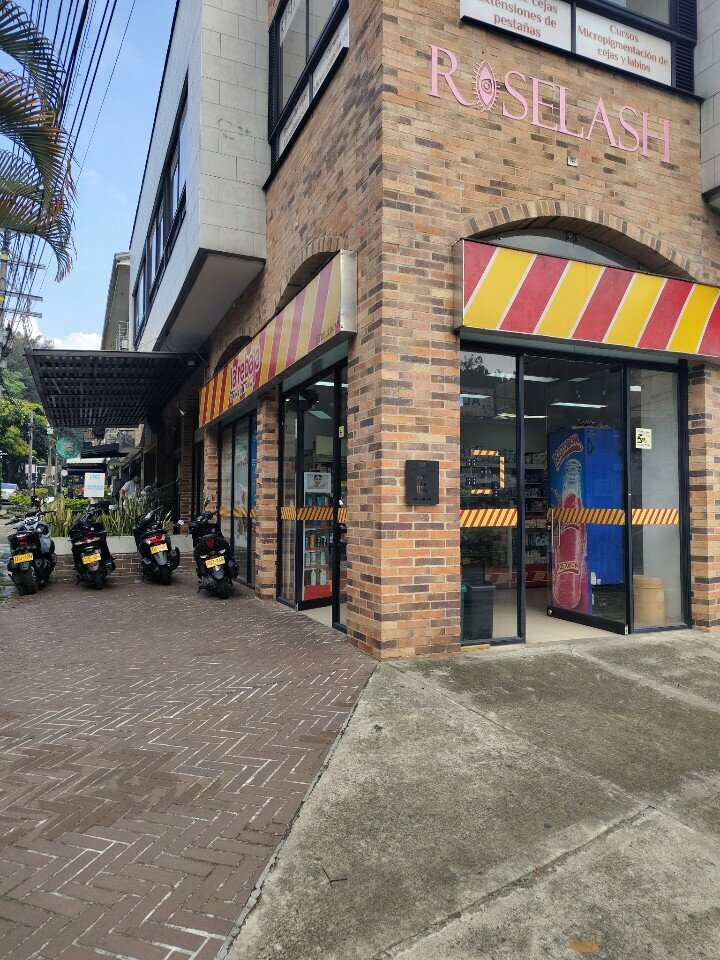 Eczaneler La Rebaja No. 17 Medellin La Castellana, Medellin, foto