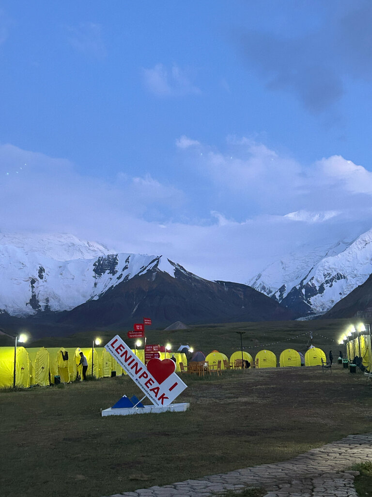 Kamp alanları Base Camp for Lenin Peak Expedition, Oş İli, foto