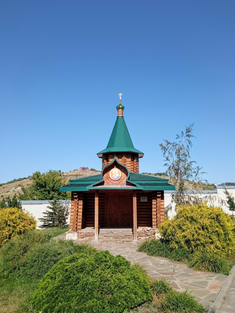 Şapel, haç anıtı Часовня в честь святого преподобного Серафима Саровского, Serafimoviç, foto