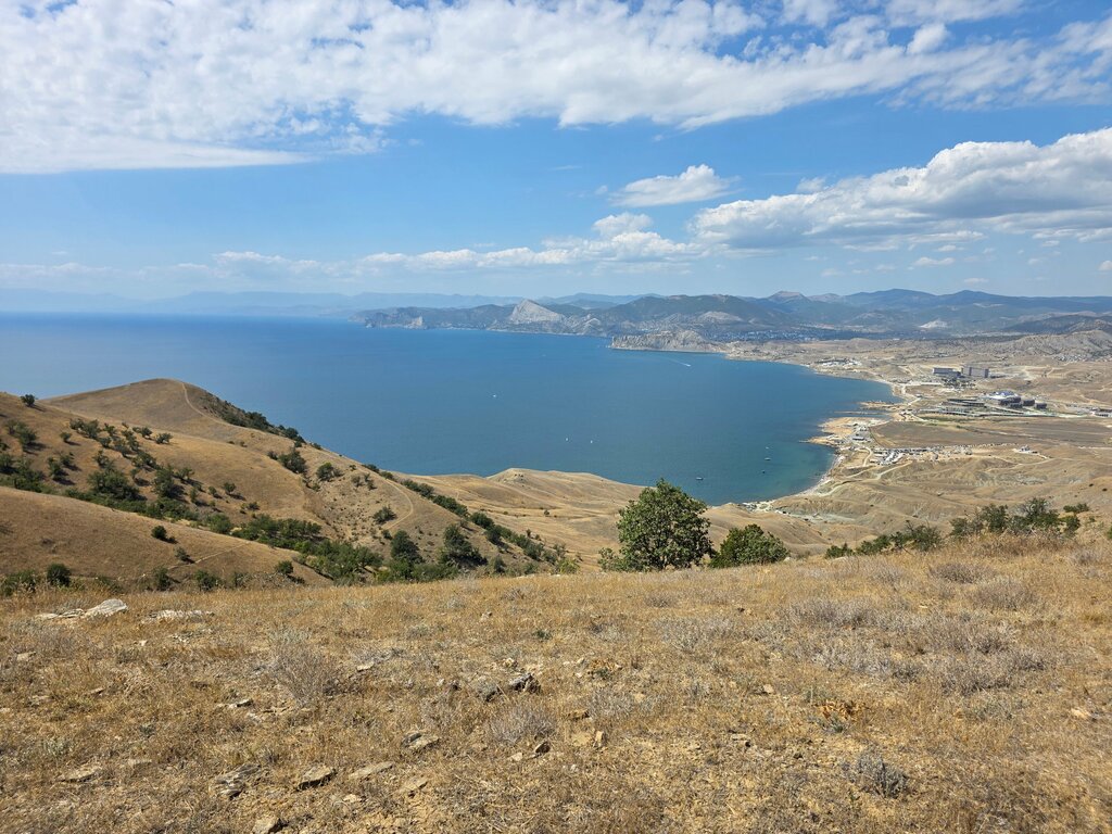 Dağ zirvesi Гора Ювез-Агач, Kırım Cumhuriyeti, foto