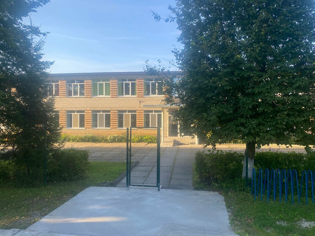 Ortaokul Brontsevskaya Srednyaya Obshcheobrazovatelnaya shkola, Mou, Kalujskaya oblastı, foto