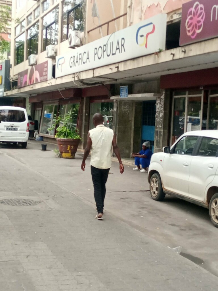 Grafik tasarımcılar Gráfica Popular Ep, Loanda, foto