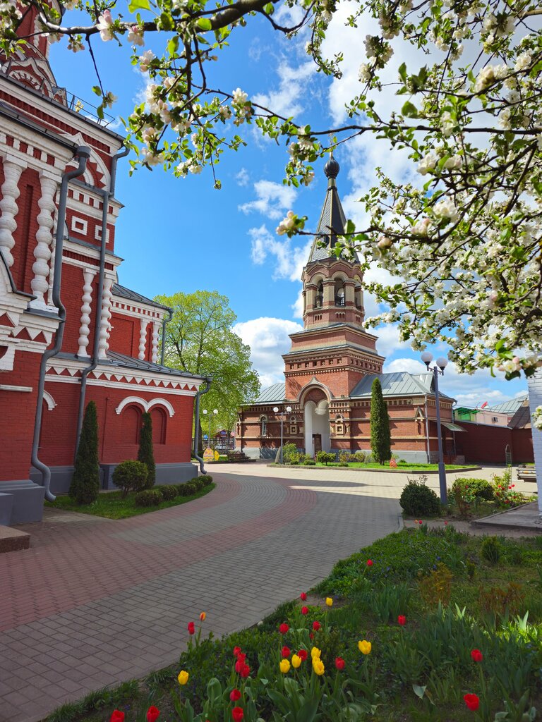 Turistik yerler Брама-колокольня, Borisov, foto