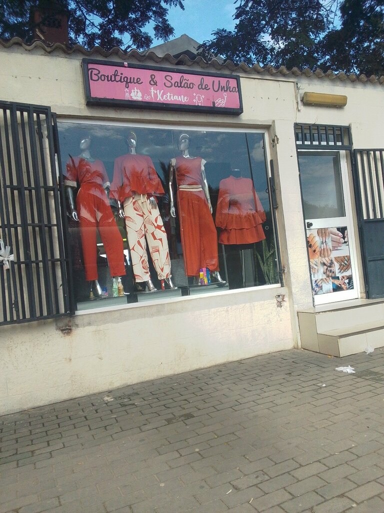 Giyim mağazası Boutique e salão de unhas, Loanda, foto