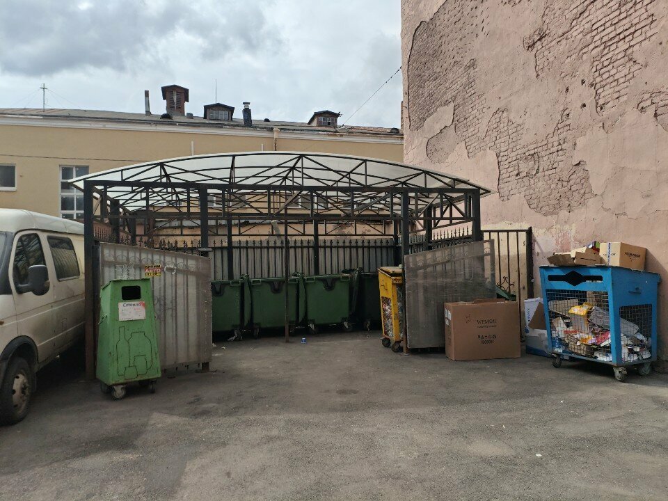 Ayrı çöp toplama noktası Петро-Васт, Saint‑Petersburg, foto