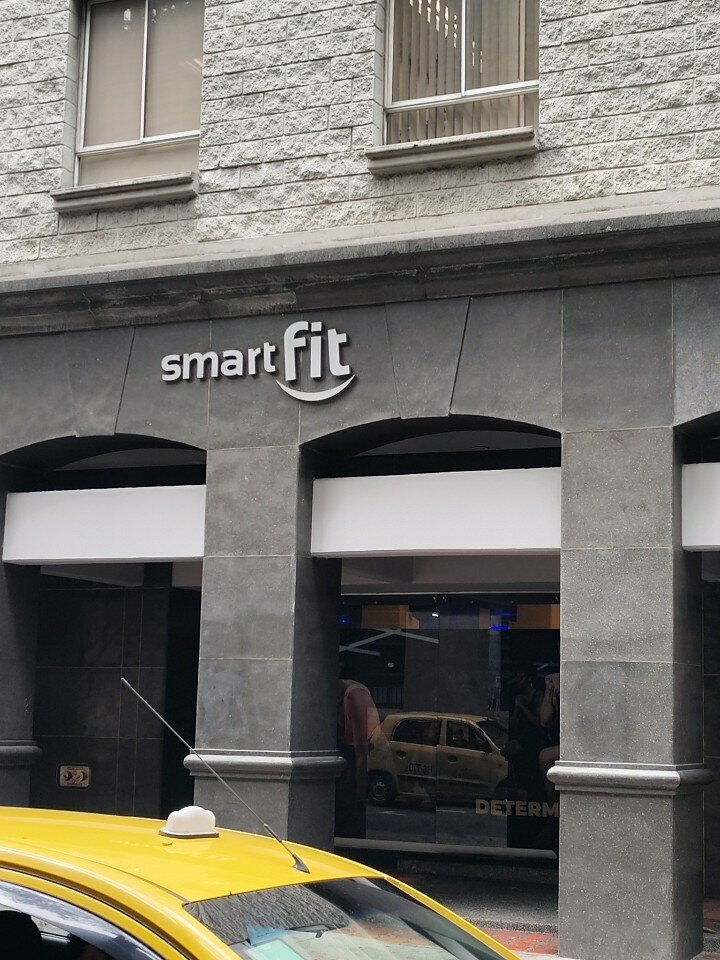 Çok amaçlı spor tesisleri Smart Fit Colombia, Medellin, foto