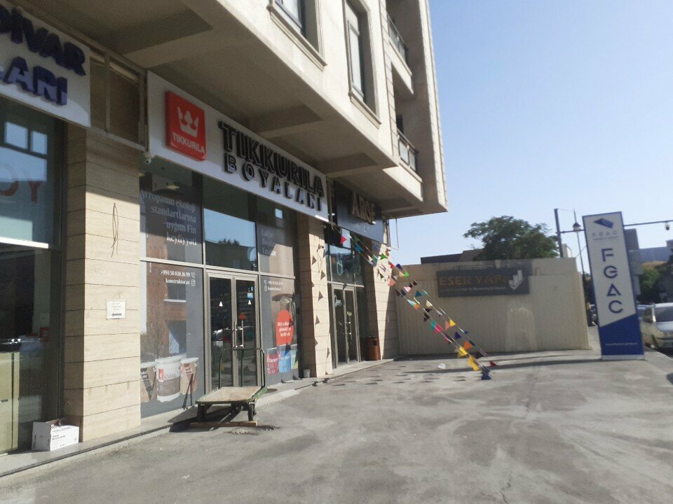 Boya ve cila malzemeleri üretim ve satış yerleri Tikkurila Boyalari, Bakü, foto