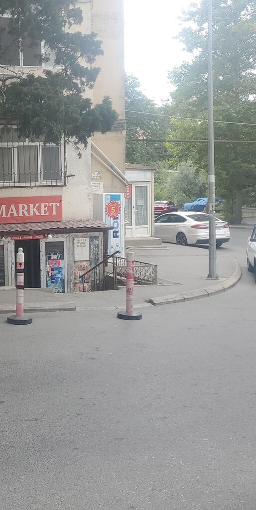 Su satışı Roro, Bakü, foto