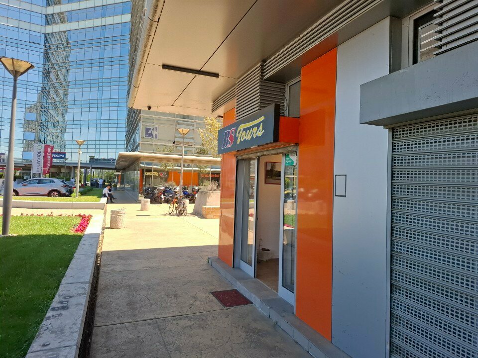 Otopark ve tamirhaneler Bs Tours, Belgrad, foto