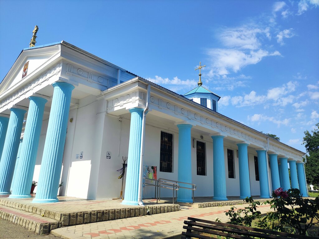 Orthodox church Tserkov Pokrova Presvyatoy Bogoroditsy V Tamani, Krasnodarski krayı, foto