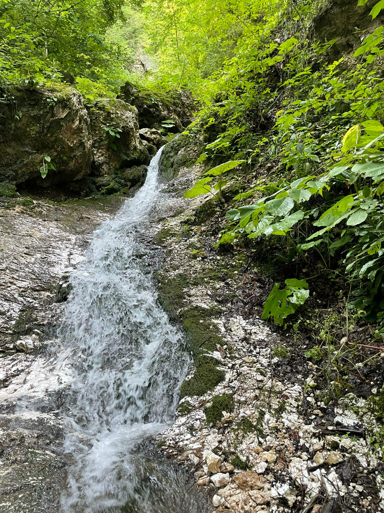 Turistik yerler Пещера Бесленеевская-2, Krasnodarski krayı, foto
