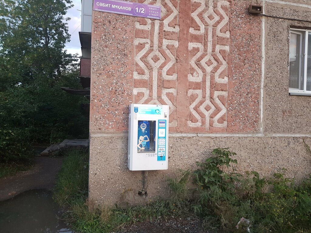 Su satışı Tretiy kran, Karağandı, foto