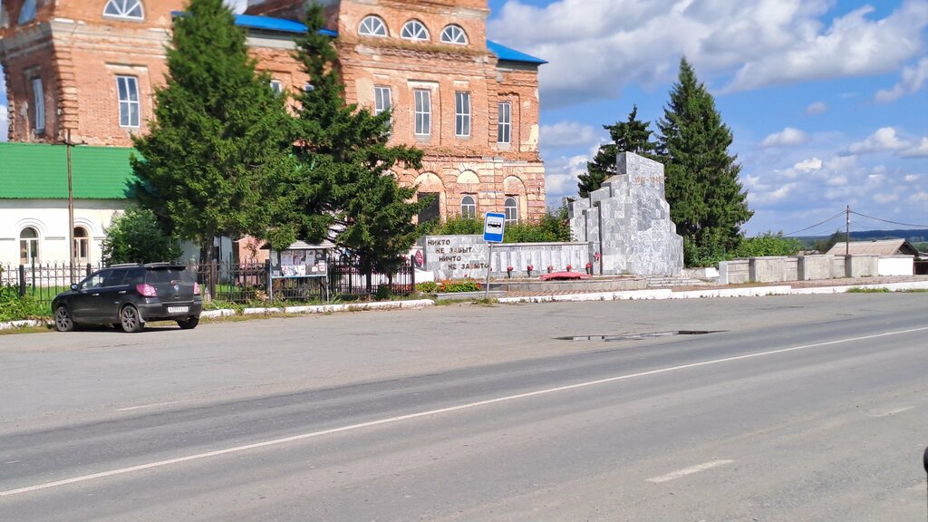 Anıt, heykel Борцам-героям, погибшим за счастье народа 1918-1919 гг., Sverdlovskaya oblastı, foto