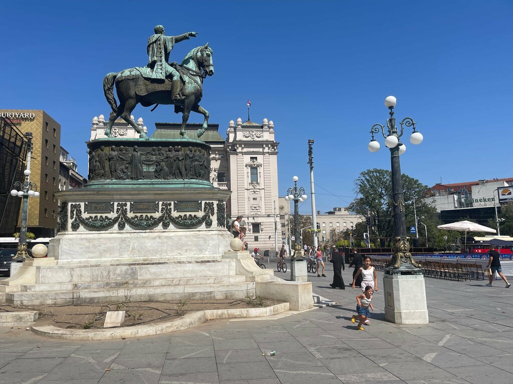 Anıt, heykel Monument to Prince Mihailo Obrenovic, Belgrad, foto
