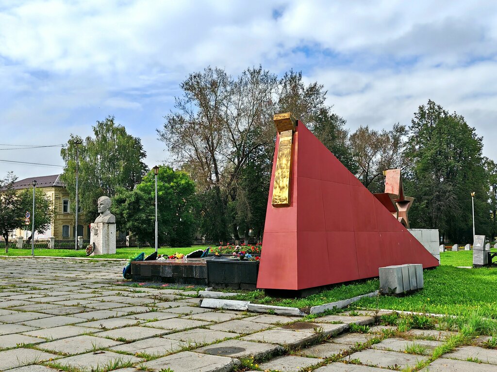Anıt, heykel Герой Советского Союза В.В. Гомзин, Nevyansk, foto