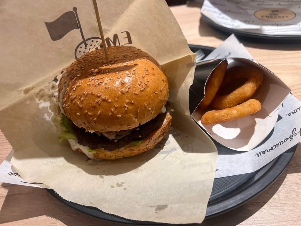 Fast food Burger Embassy, Taşkent, foto