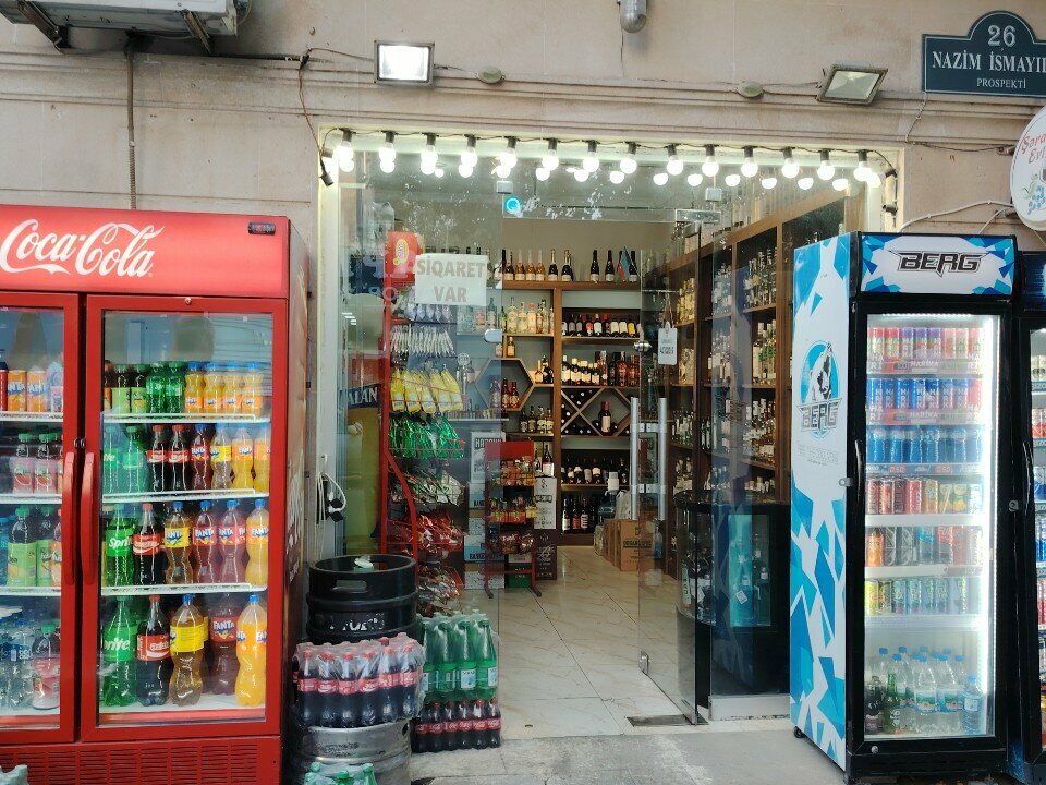 Alkollü içecekler Şərab evi, Bakü, foto