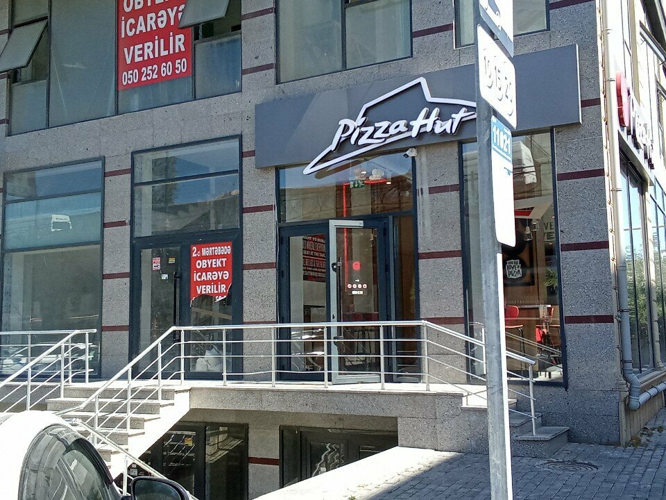 Pizzacılar PizzaHut, Bakü, foto