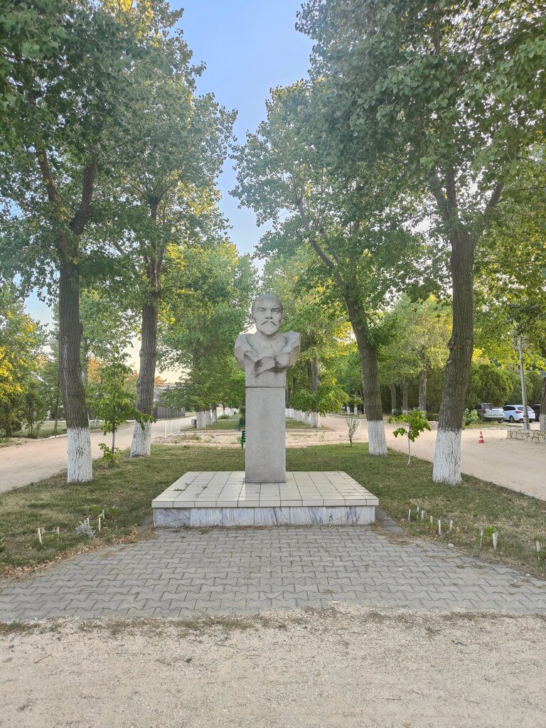 Anıt, heykel Памятник В. И. Ленину, Anapa, foto