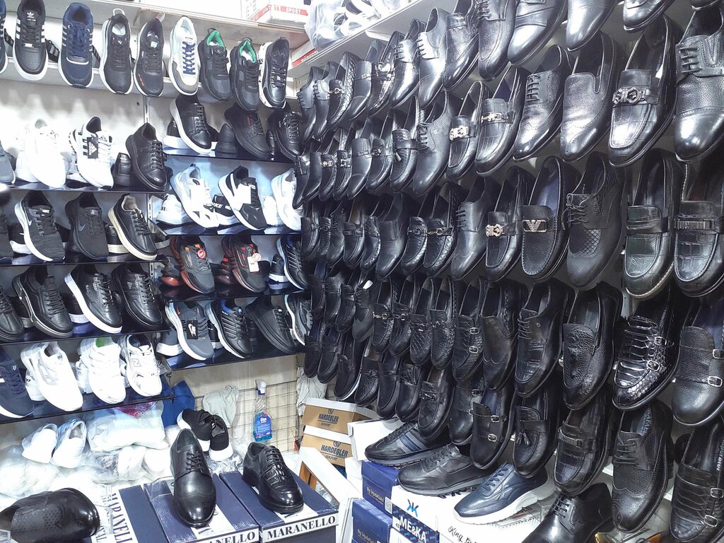 Giyim mağazası Geyim ve ayaqqabi, Bakü, foto