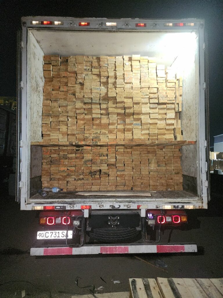 Kereste üretim ve satış şirketleri Russkiy Les dveri, Ürgenç, foto