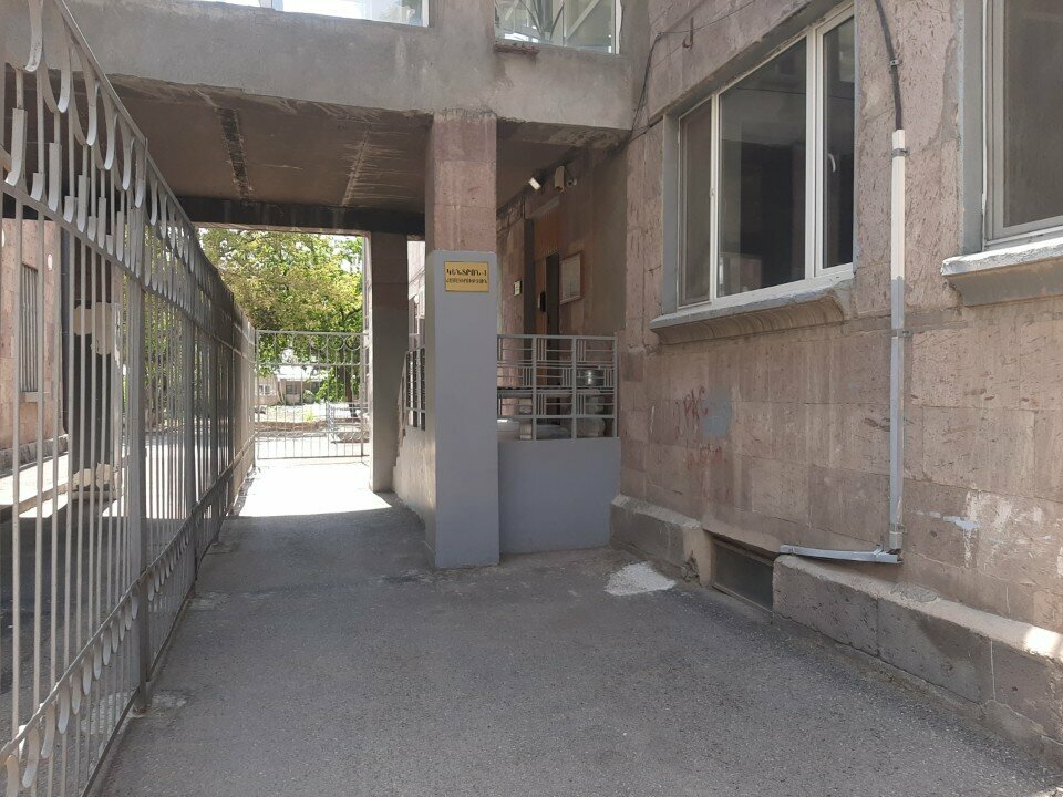 Belediyeler, devlet daireleri Kentron-1 Condominium, Erivan, foto