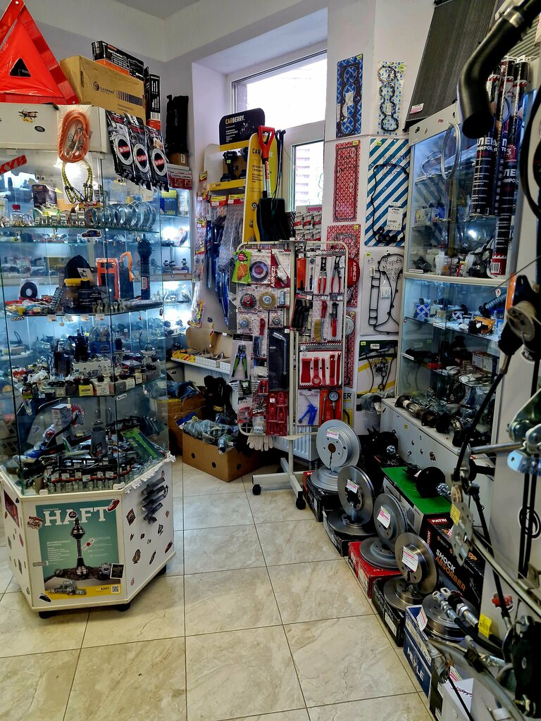 Otomobil yedek parçaları Yedek Parçalar Burada, Saint‑Petersburg, foto