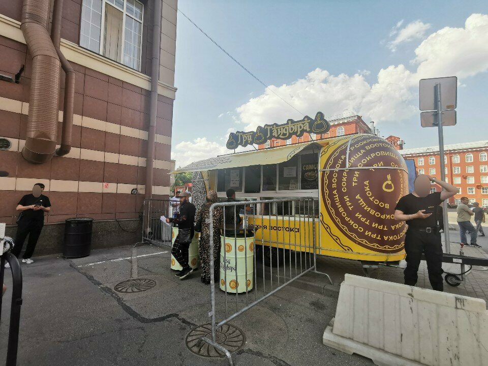 Fast food Три тандыра, Saint‑Petersburg, foto