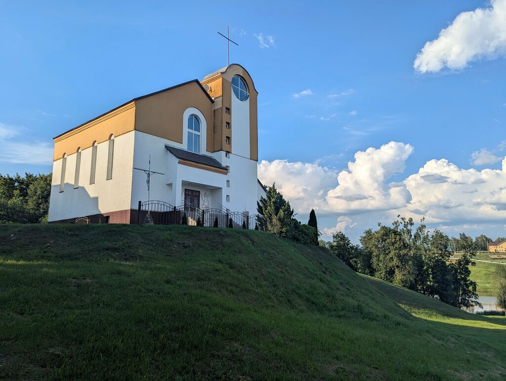 Katolik kiliseleri Костёл святого Петра и Павла, Kopyl, foto